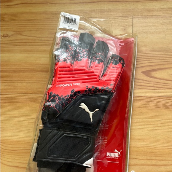 Puma | Accessories | Puma Black And Red Goalkeeper Gloves Size 8 New ...